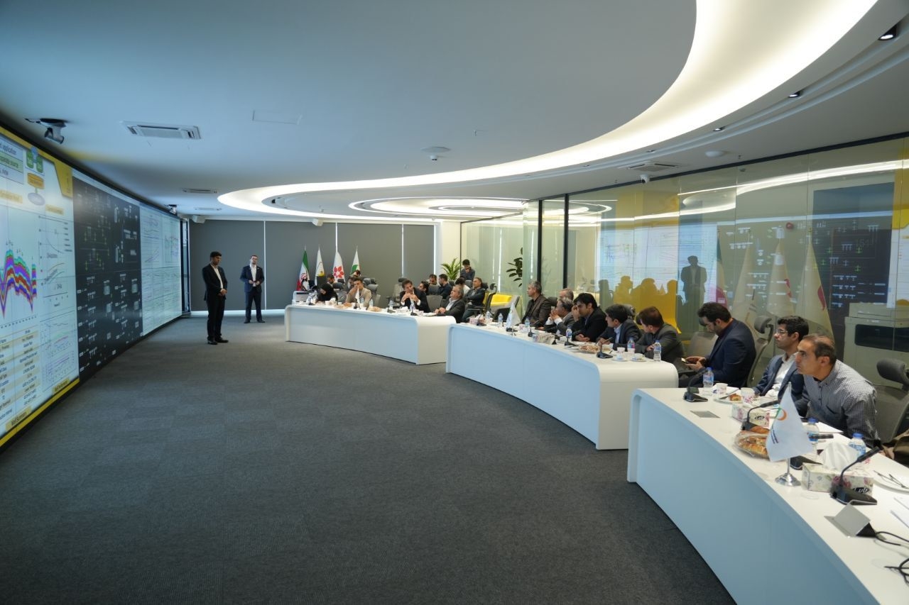 بازدید مدیران ارشد نفتی کشور از مرکز بزرگ WRFM در ساختمان شرکت بهره ...